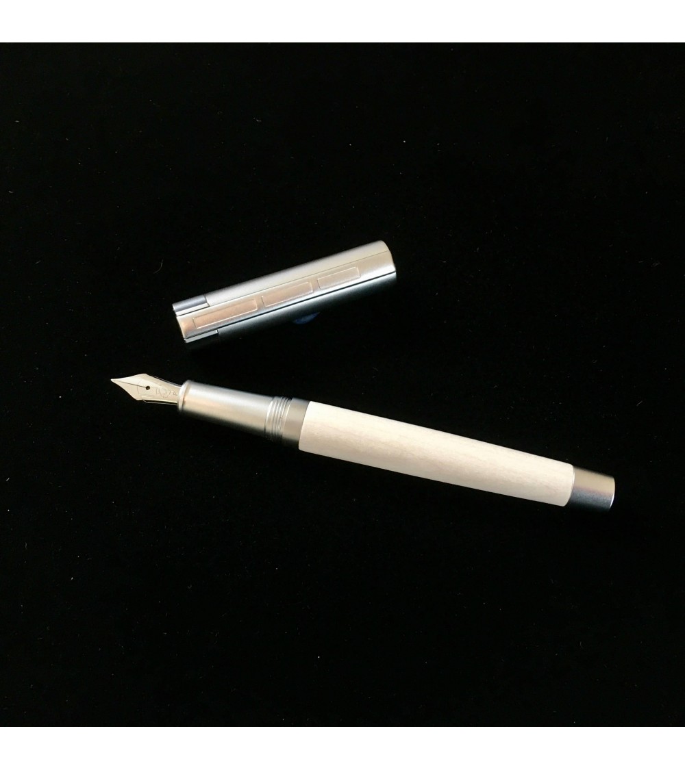 Stylo-plume en bois clair (érable)