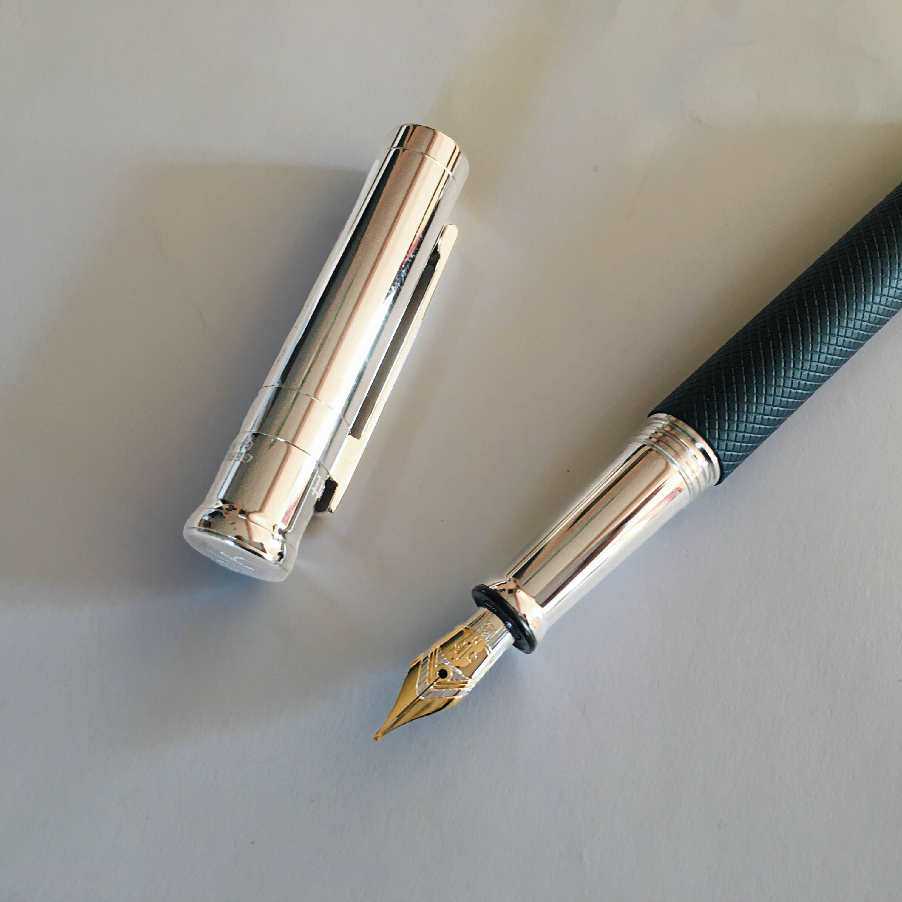 Design 04 de Otto Hutt - L'Ecritoire-design